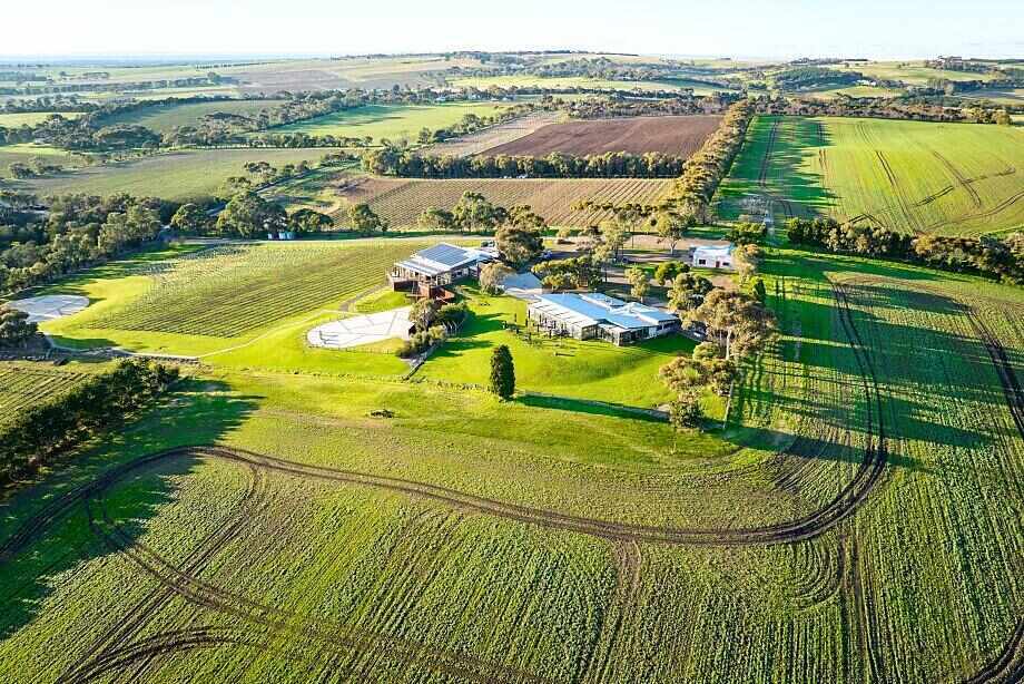 A Guide to Exploring Victoria's Wine Regions - Top Oz Tours