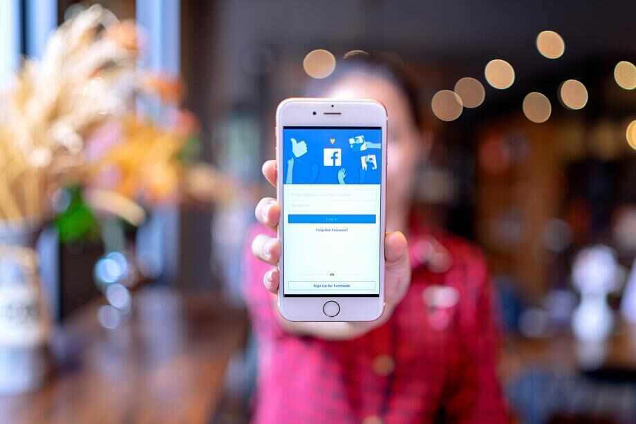 Ten of the Best Ways to Share Holiday Photos - Top Oz Tours